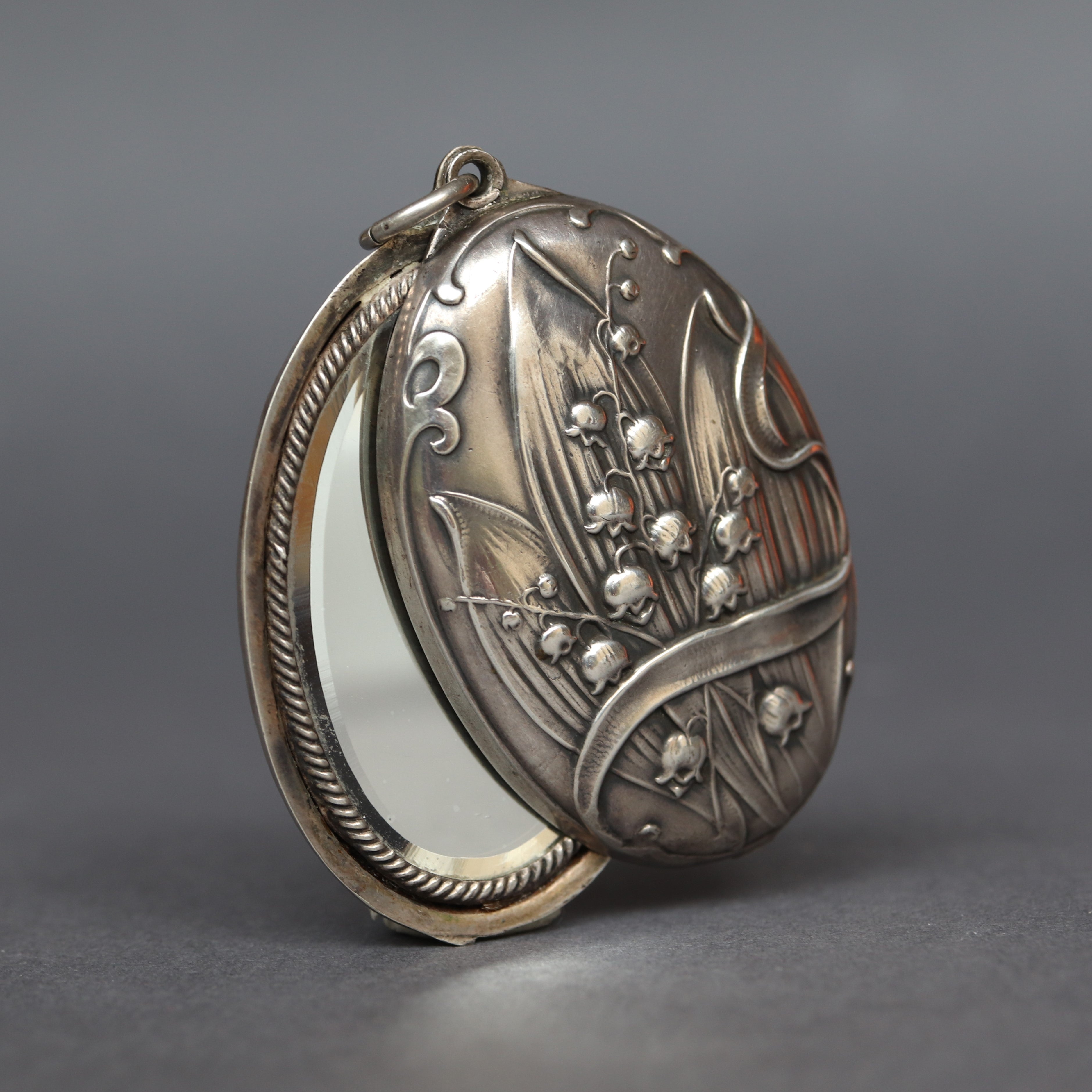 Antique Art Nouveau era slide mirror locket in silver – Onyx and Elm